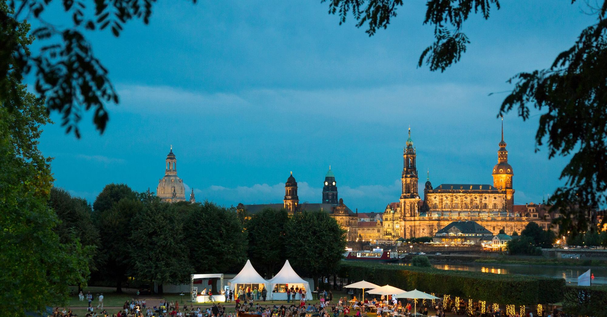Have a look at the event services of Dresden Convention!